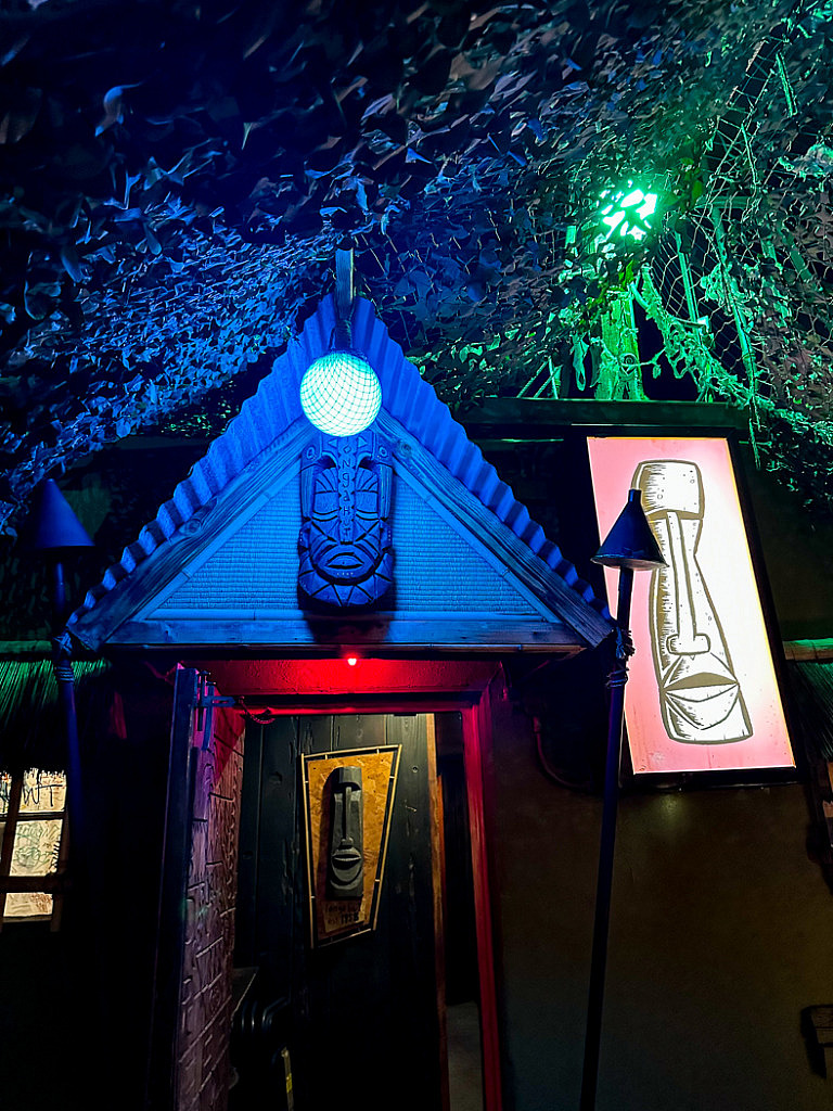 Eclectic Kim Review: Tonga Hut